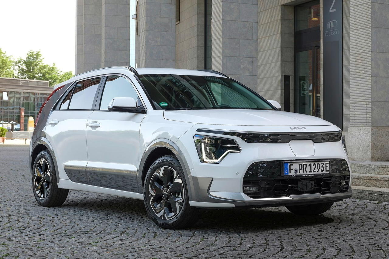 Photo 7 - kia nrio EV électrique blanc - Comment le nouveau Peugeot e-2008 électrique se ...