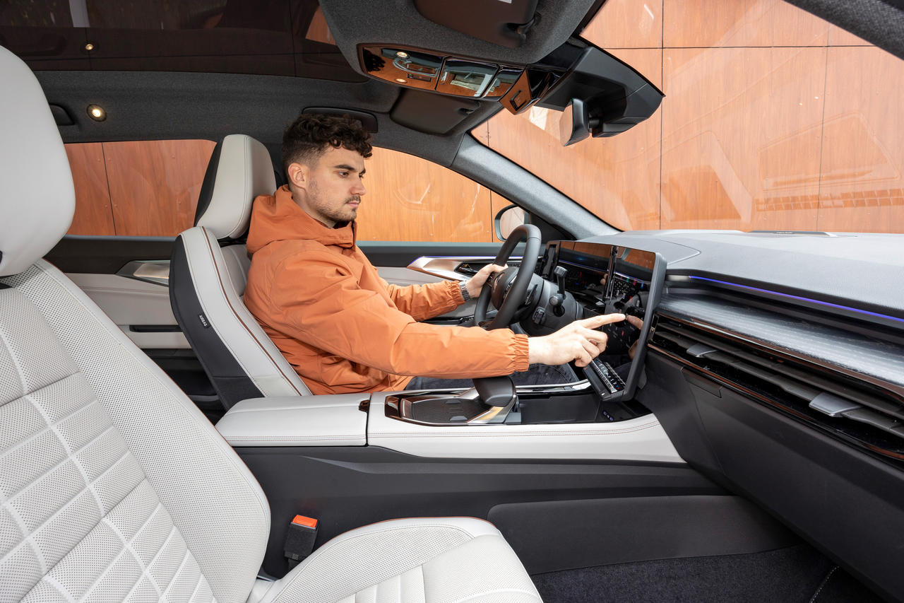 Renault Espace 6 vs Espace 5 (2023). Le match des générations