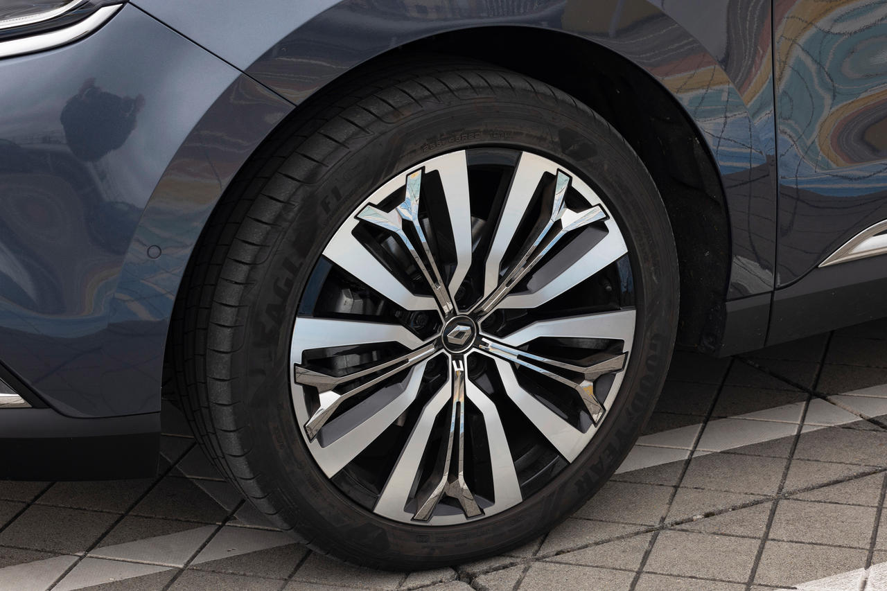 Photo 4 - Spécifiques à notre finition Initiale Paris, les jantes de 20 ...