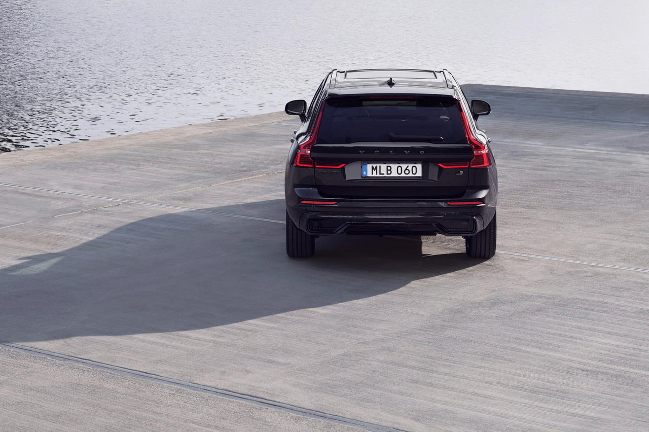 Photo 2 - Volvo XC60 Black Edition arrière - Volvo XC60 Recharge (2023 ...