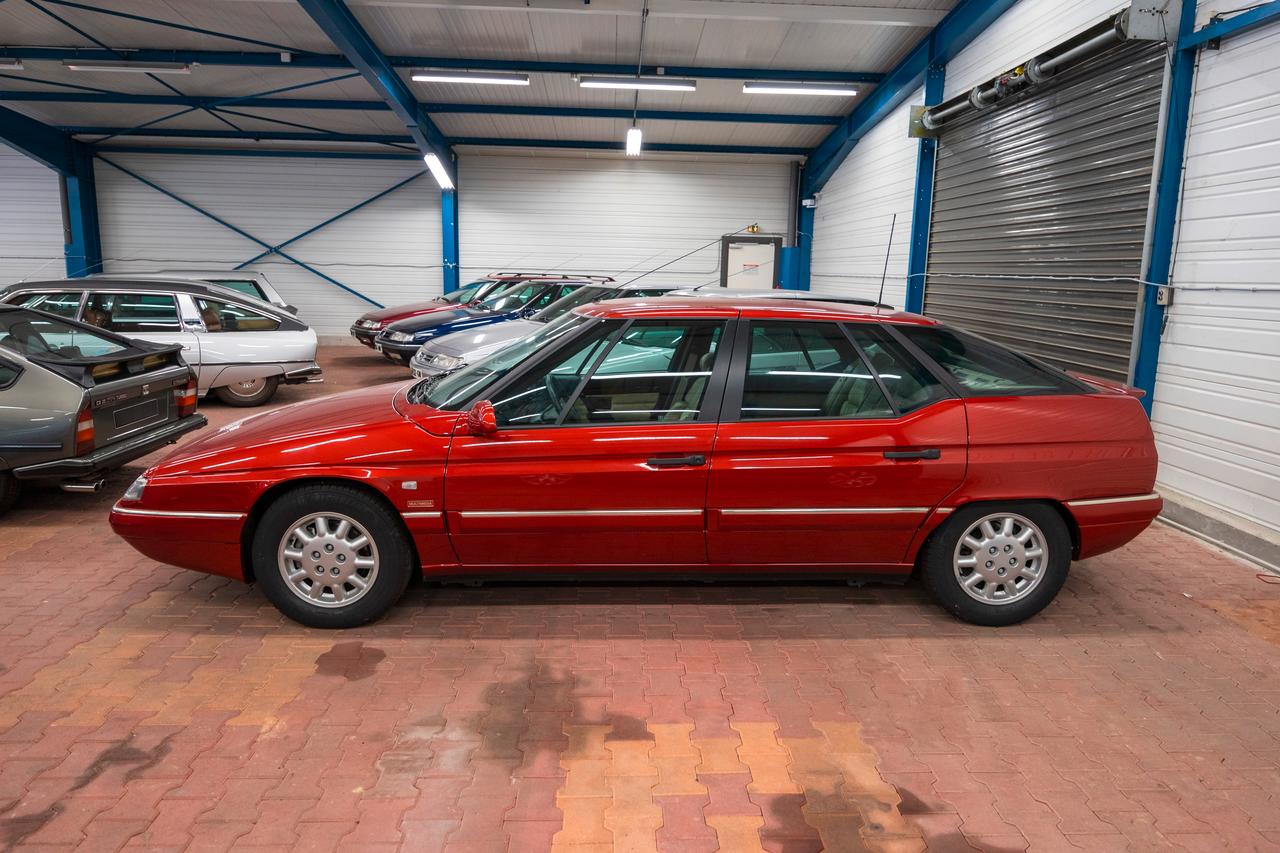 Photo 2 - La XM Multimédia fut la première Citroën à recevoir la teinte ...