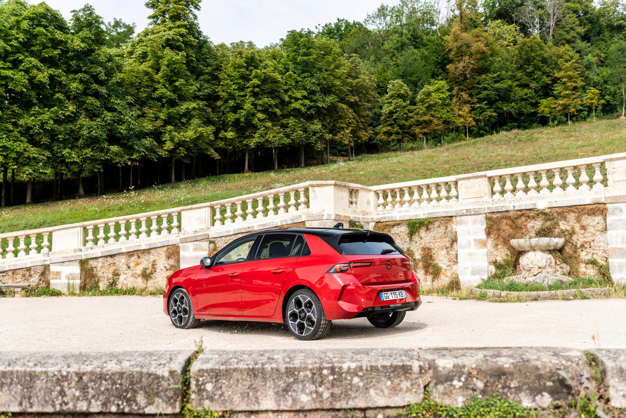 Photo 11 - Opel Astra rouge kardio - Essai Opel Astra 1.5 Diesel 130 ...