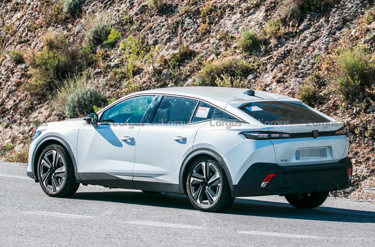 Renault Rafale vs Peugeot 408 : premier match des crossover-coupés