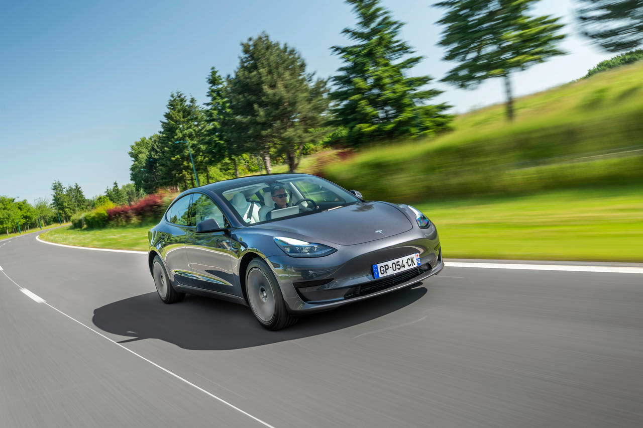 Essai comparatif. La Tesla Model 3 défie la Renault Mégane E-Tech