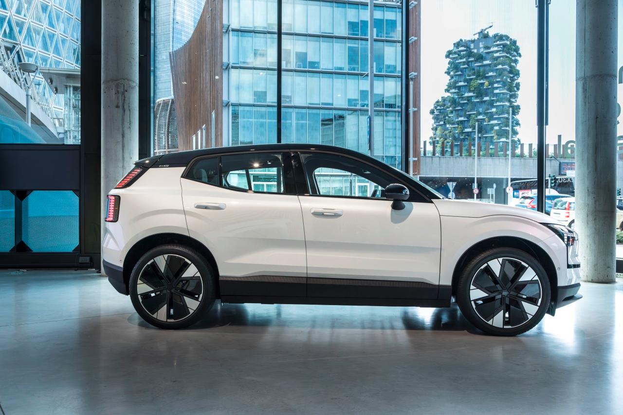 Photo 11 - L EX30 est une propulsion ou une quatre-roues motrices selon ...