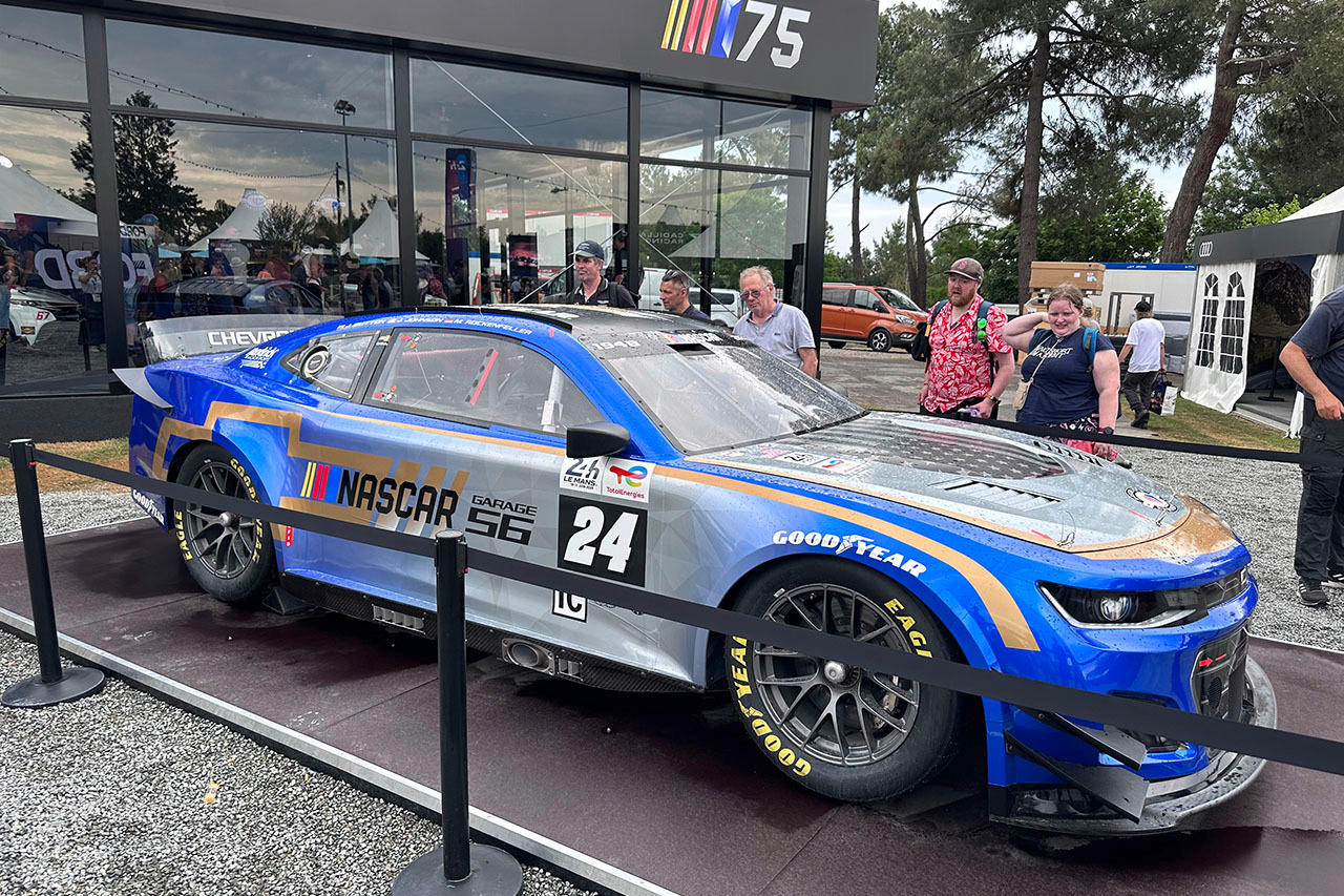 Photo 14 - La Chevrolet Nascar du Garage 56 s'expose sous la forme d'une maquette dans le ...