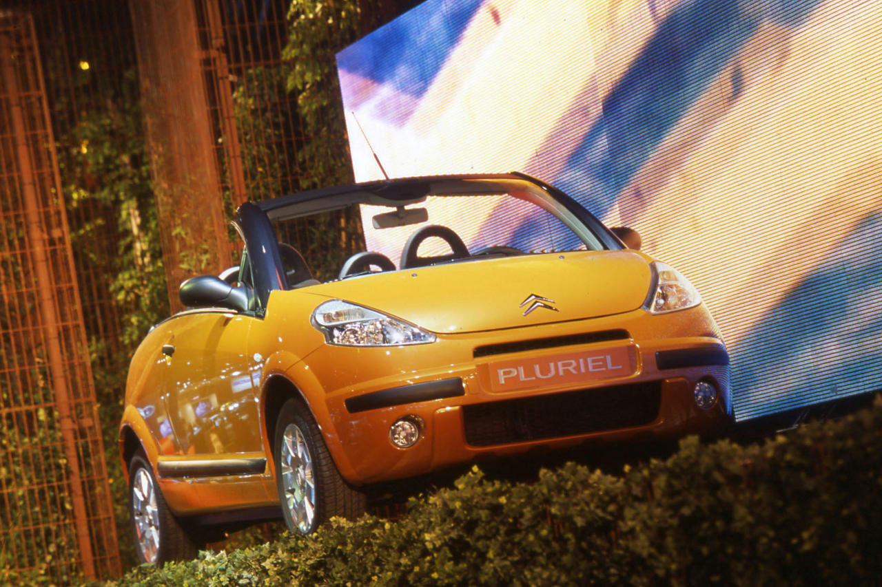 Photo 2 - La Citroën C3 Pluriel a été présentée en septembre 2002 lors ...