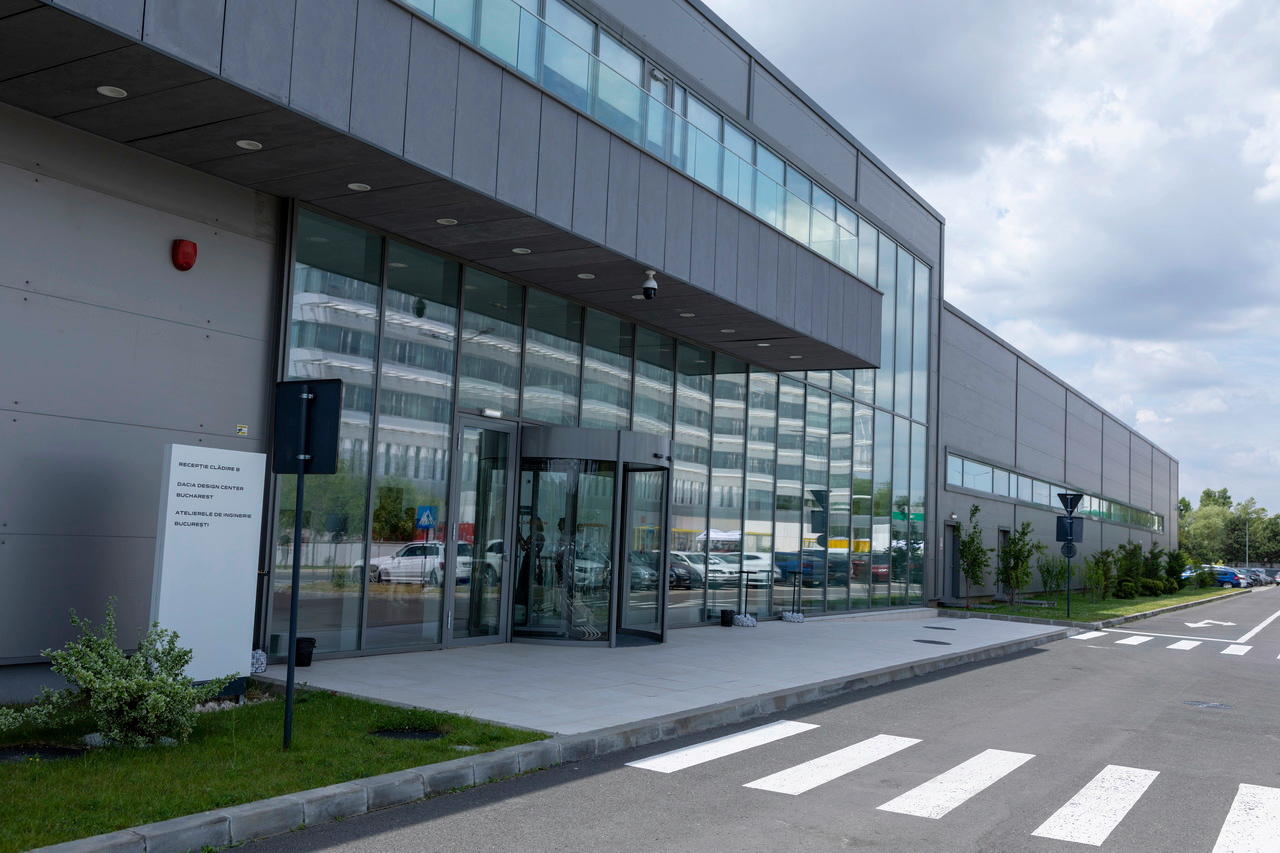 Photo 2 - design center dacia bucarest - Dacia Sandero (2028 ...