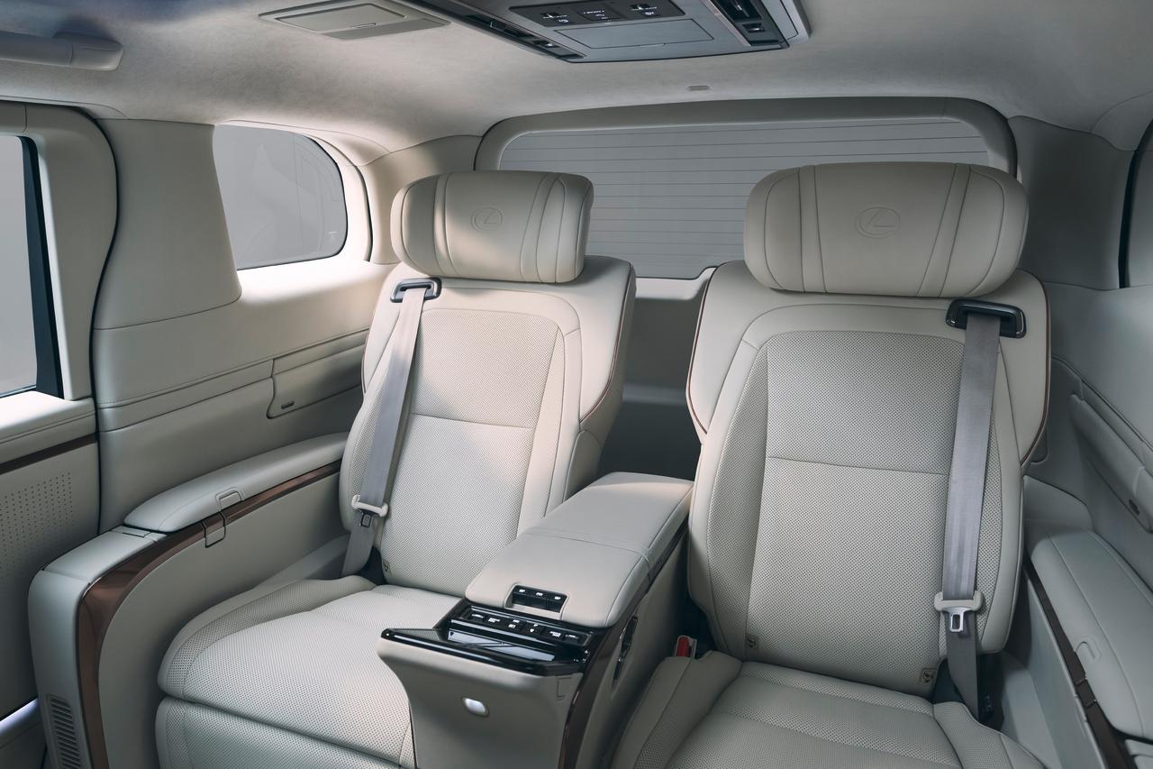 Photo 5 - Le Lexus LM est proposé avec quatre ou sept places. - Lexus ...