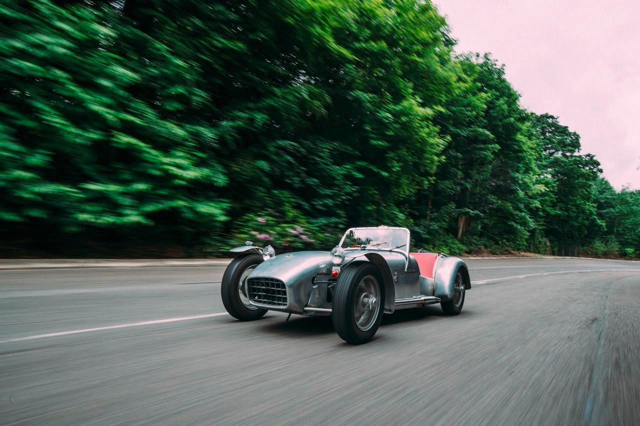 Caterham électrique (2026). Le designer français du Project V nous en ...