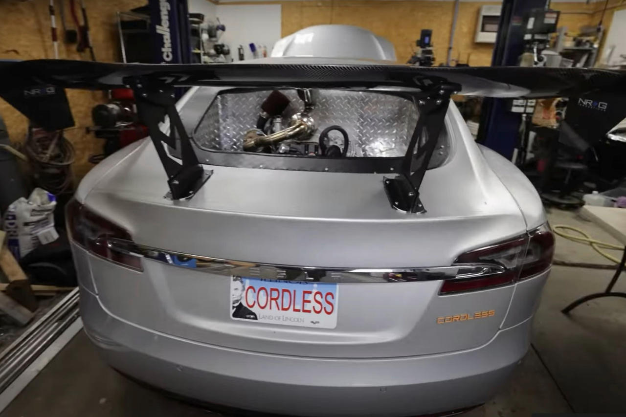 Insolite. Il équipe sa Tesla Model S d'un moteur Diesel pour en ...