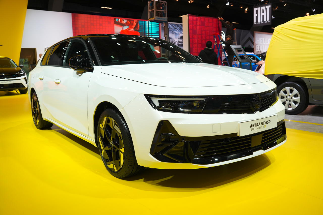Photo 2 - opel astra st gse salon bruxelles 2023 - Astra Electric ...
