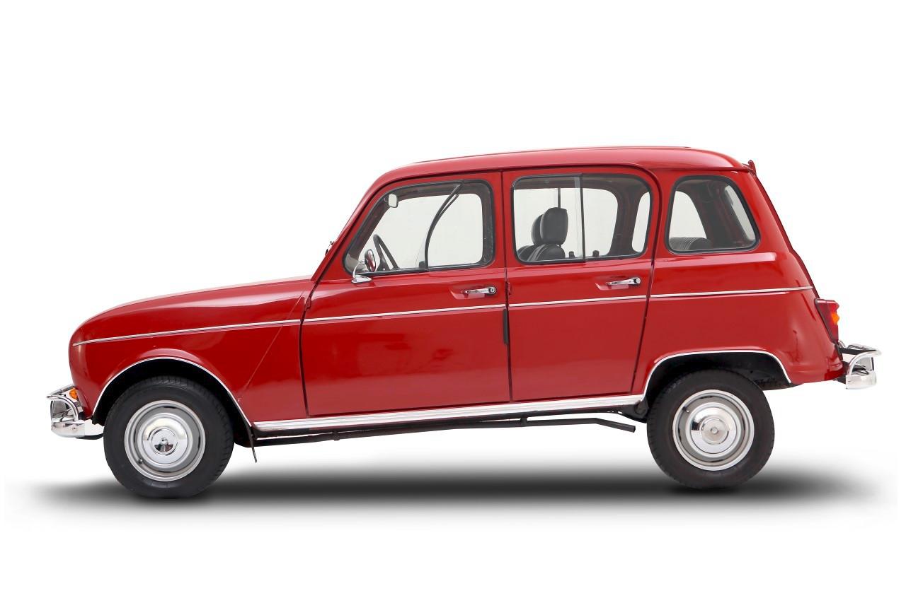 Photo 4 - Extérieurement, la R4 argentine diffère peu du modèle ...