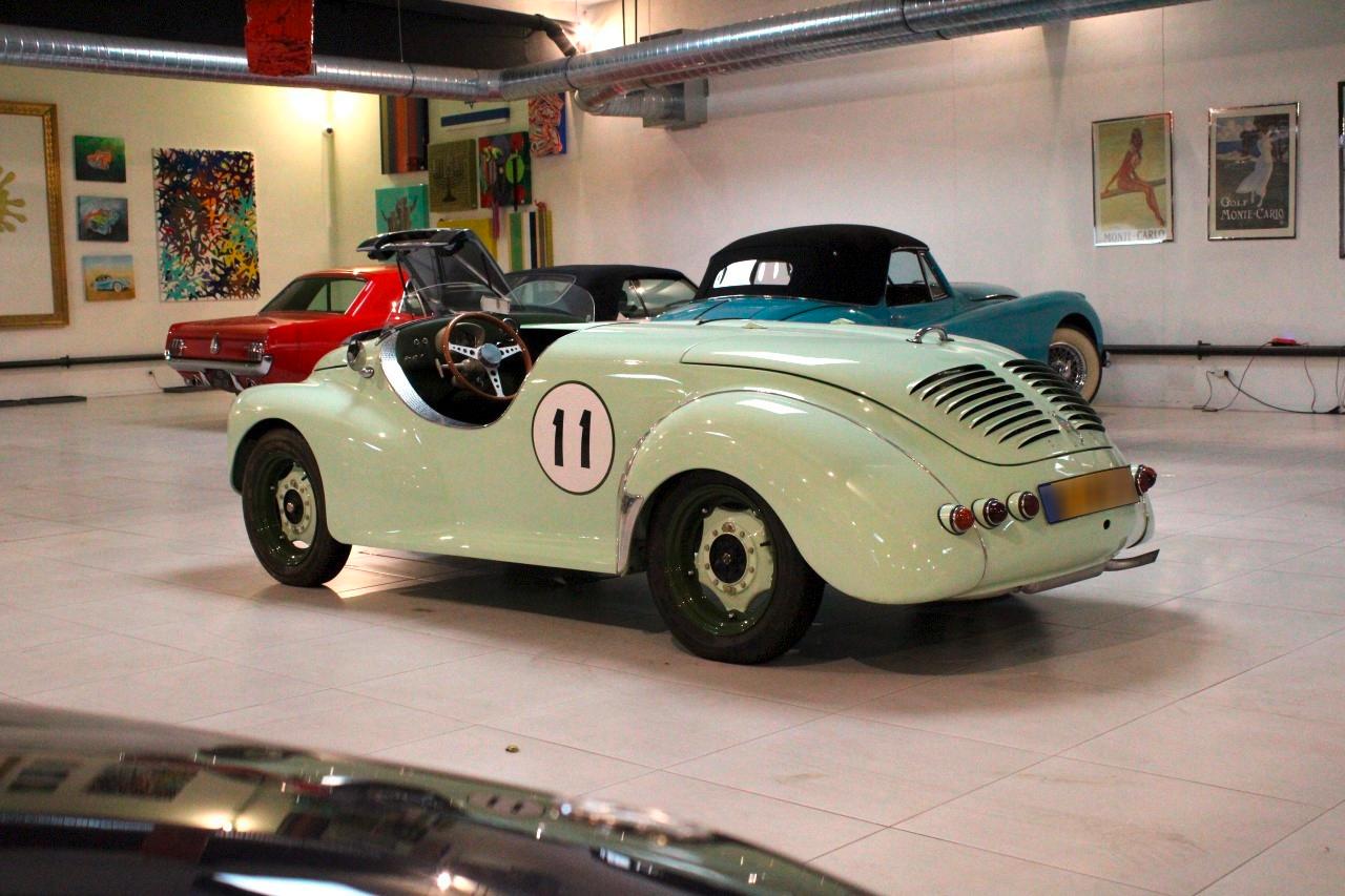 Diaporama et photos - Une rutilante Renault 4CV transformée en ...