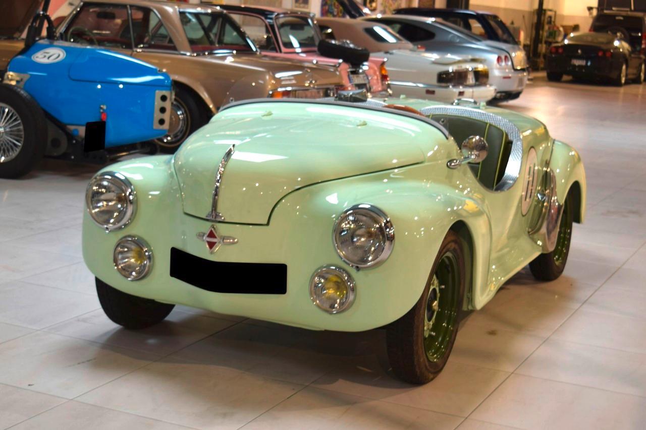 Photo 1 - Cette Renault 4CV transformée en petit speedster est à vendre ...