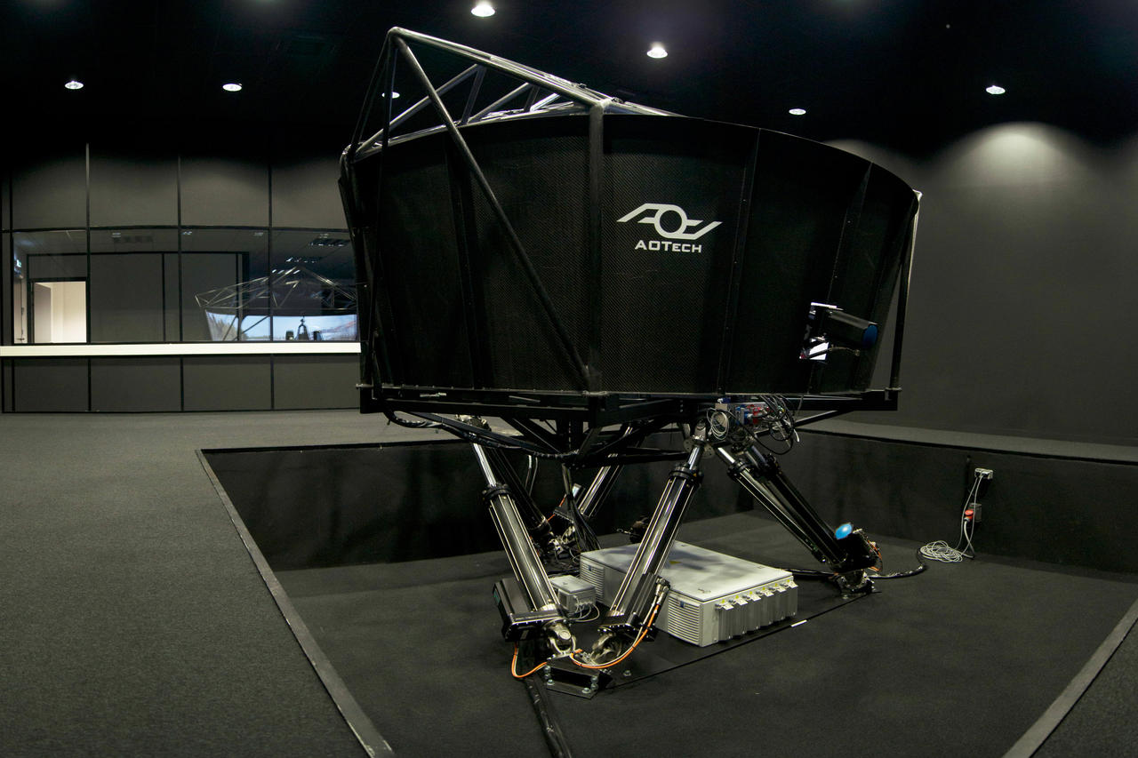 Photo 6 - L'installation d'AOTech a de quoi faire rêver n'importe quel "simracer", mais elle ...