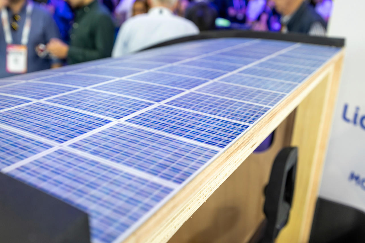 Tiny Car (2024). Batteries amovibles et coque en bois pour cette rivale ...