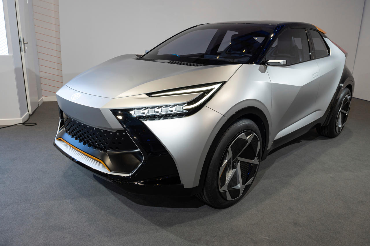Photo 2 - Le concept C-HR Prologue aux lignes tendues préfigure du design du modèle de série ...