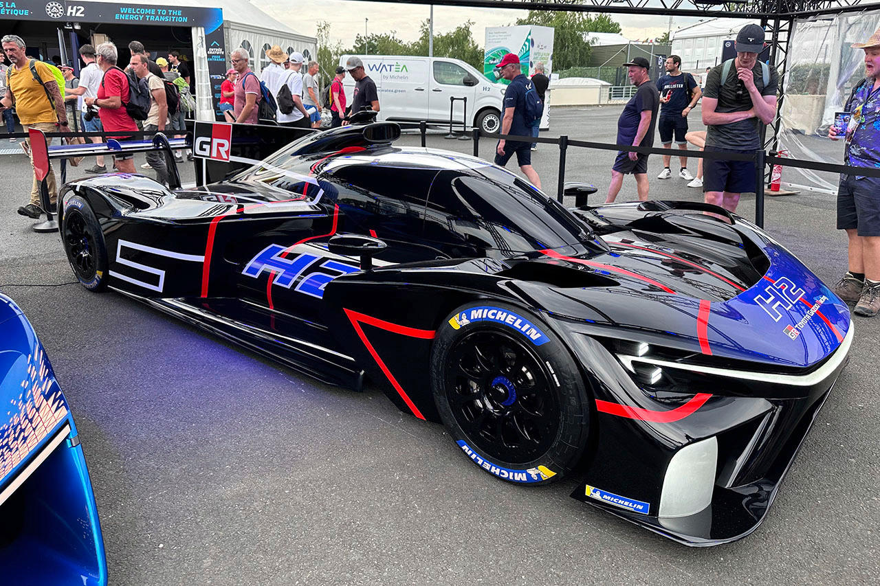 Photo 28 - Le constructeur japonais Toyota propose au public de découvrir la GR H2 Racing, un ...