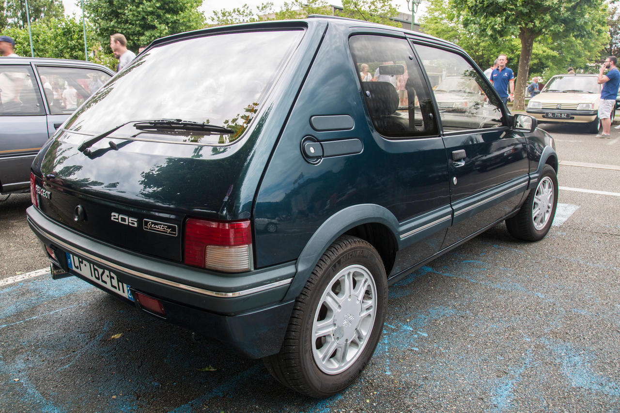 Photo 23 - Peugeot 205 Gentry - 40 ans de Peugeot 205 : la reine des ...