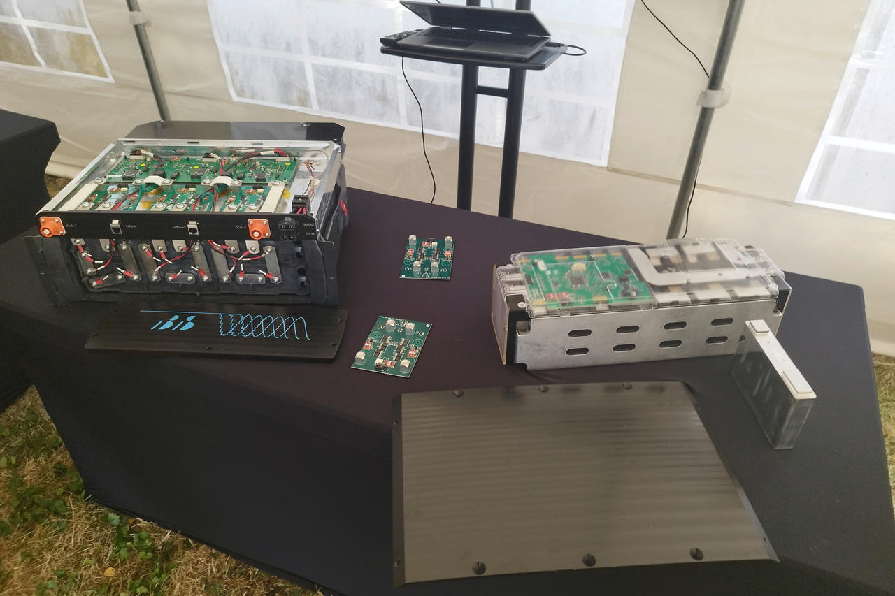 Photo 6 - Ici, vous découvrez deux générations de boîtiers ...