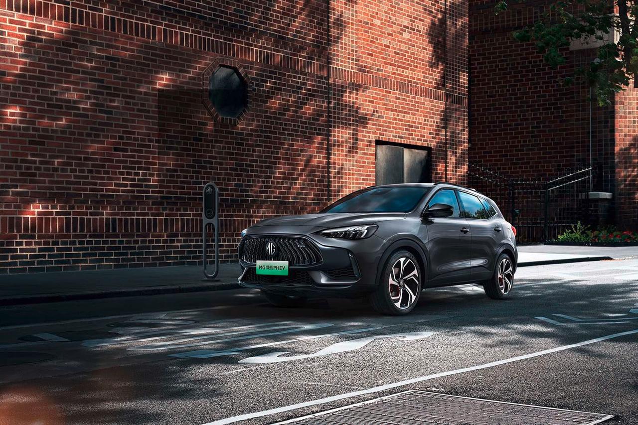 Photo 6 - Le modèle restylé en impose davantage visuellement. - MG EHS (2023). Restylage pour le ...