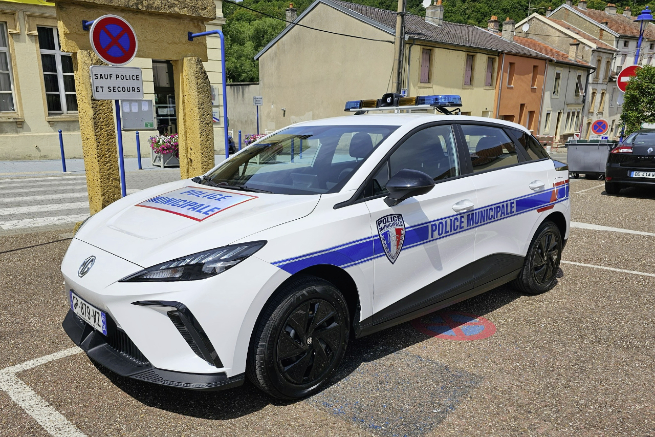 La berline électrique MG4 rejoint les rangs de la police municipale