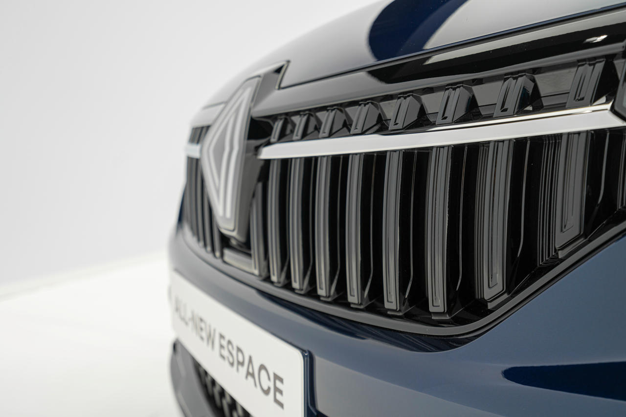 Photo 7 - La calandre des Espace est différentes selon les versions ...