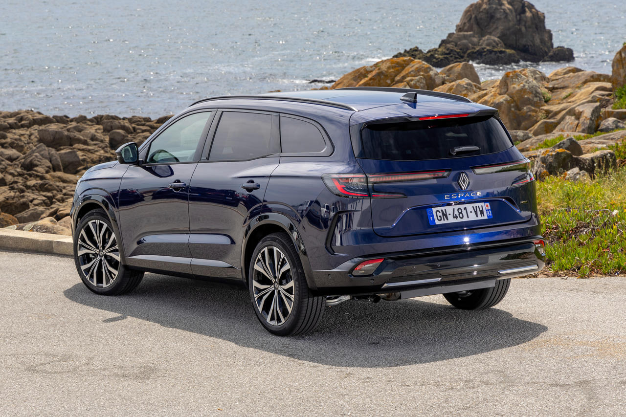 Photo 10 - Renault Espace 6 hybride de 2023 prix essai fiche technique ...