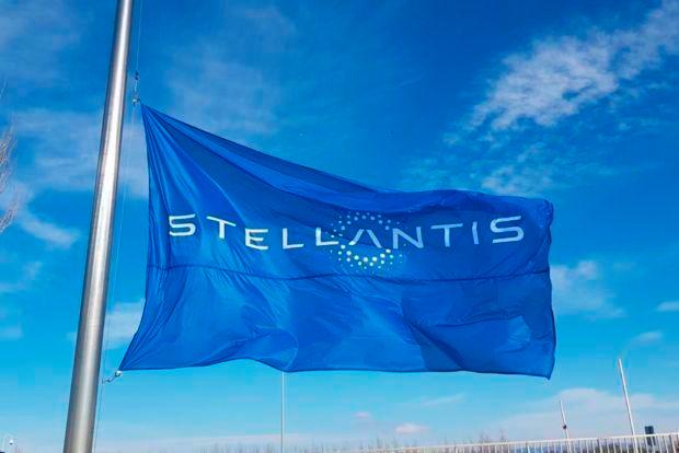 Photo 1 - drapeau stellantis - Stellantis continue d’investir en Italie ...