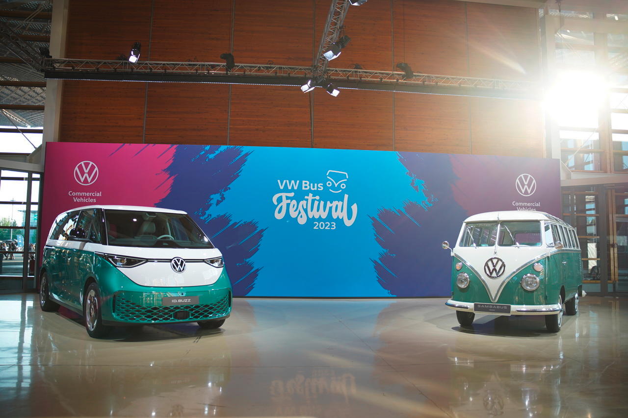 Photo 12 - L'ID.Buzz et le Combi Samba exposés au Volkswagen Bus ...