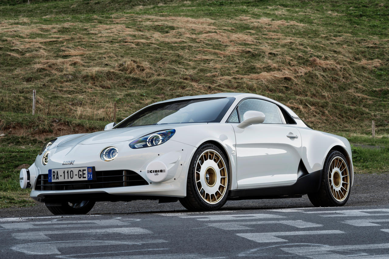 Photo 1 - Après l'exemplaire unique LA Première, l'entreprise française ...