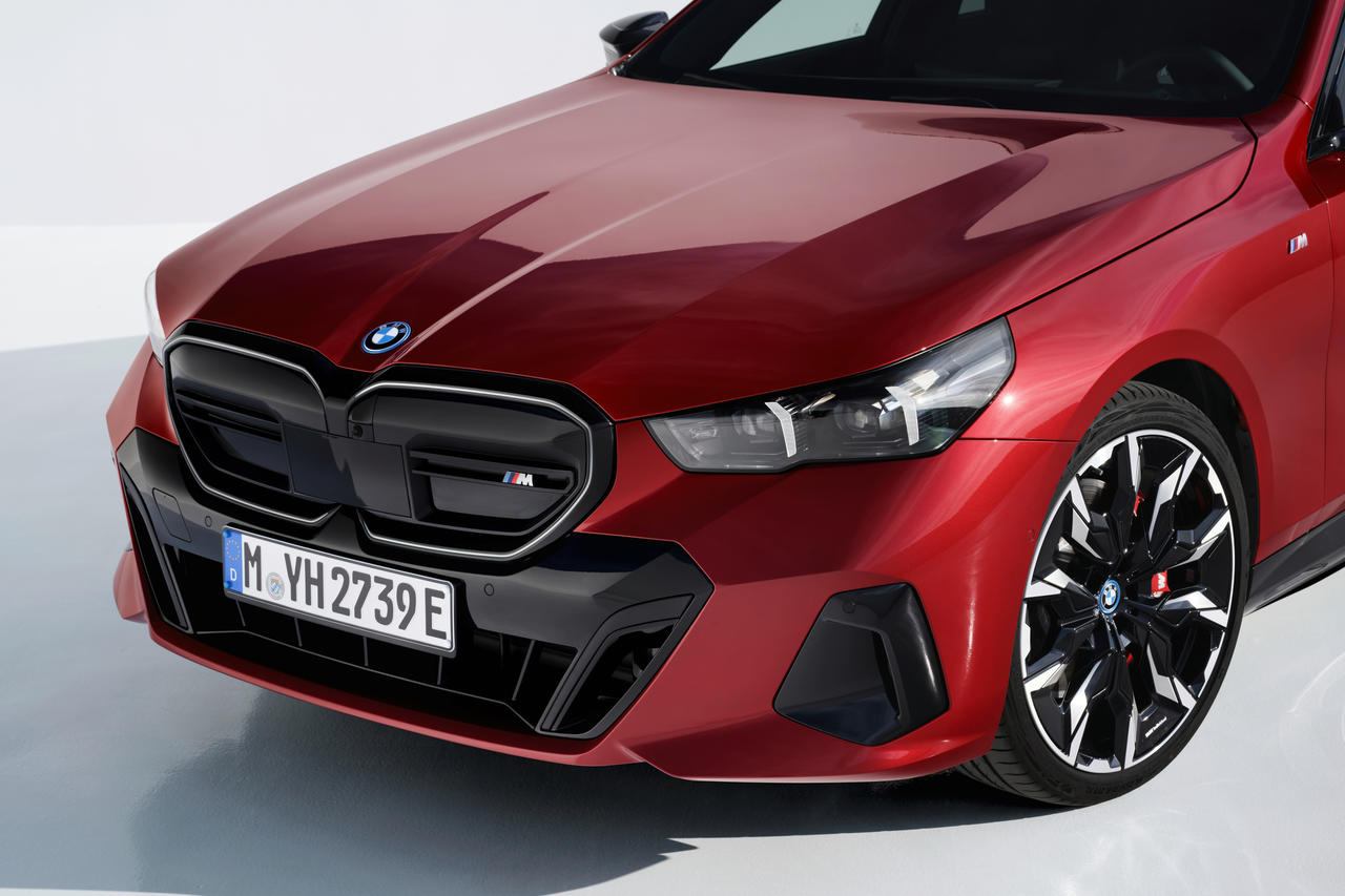 Photo 5 - La calandre de la BMW i5 M60 xDrive préfigure celle de la ...