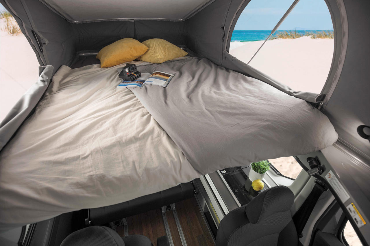 Photo 13 - Ce lit en hauteur est un grand classique sur les vans ...