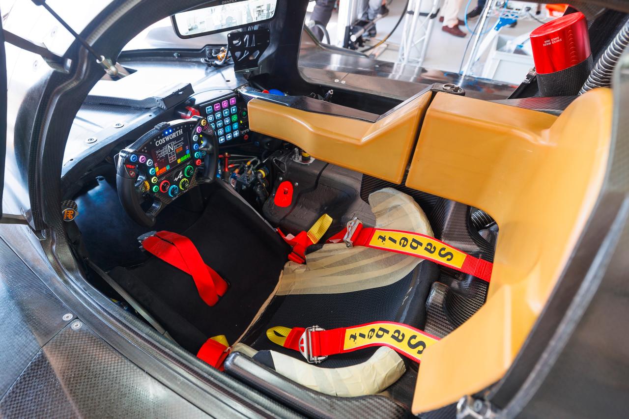 Photo 8 - Nicolas Lapierre dit apprécier la position de conduite. Les ...