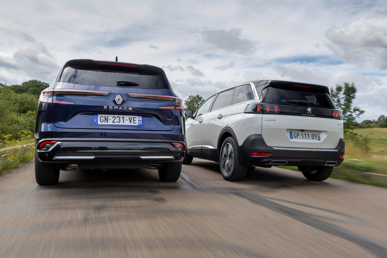 Photo 46 - Essai comparatif : le Renault Espace E-Tech défie le Peugeot 5008 Hybrid 136