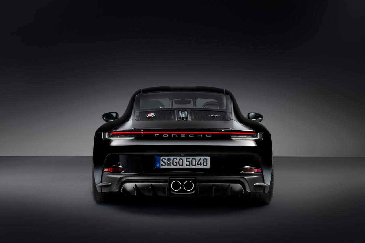 Photo 5 - Un spoiler a été ajouté sur l'aileron rétractable. - Porsche ...