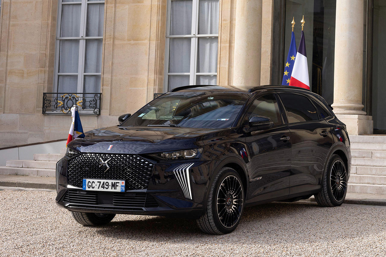 Photo 5 - Le DS7 Elysée est le nouveau véhicule présidentiel. Le SUV a été blindé et rallongé ...