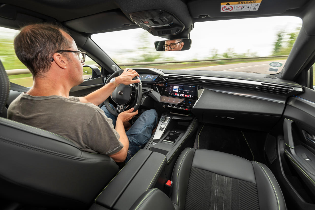 Photo 10 - Conduite Peugeot e-308 - Essai Peugeot e-308 et Renault ...