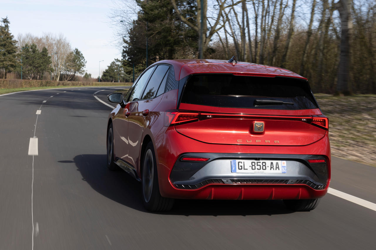 Photo 7 - Top des meilleures voitures electriques Cupra born - Guide d ...