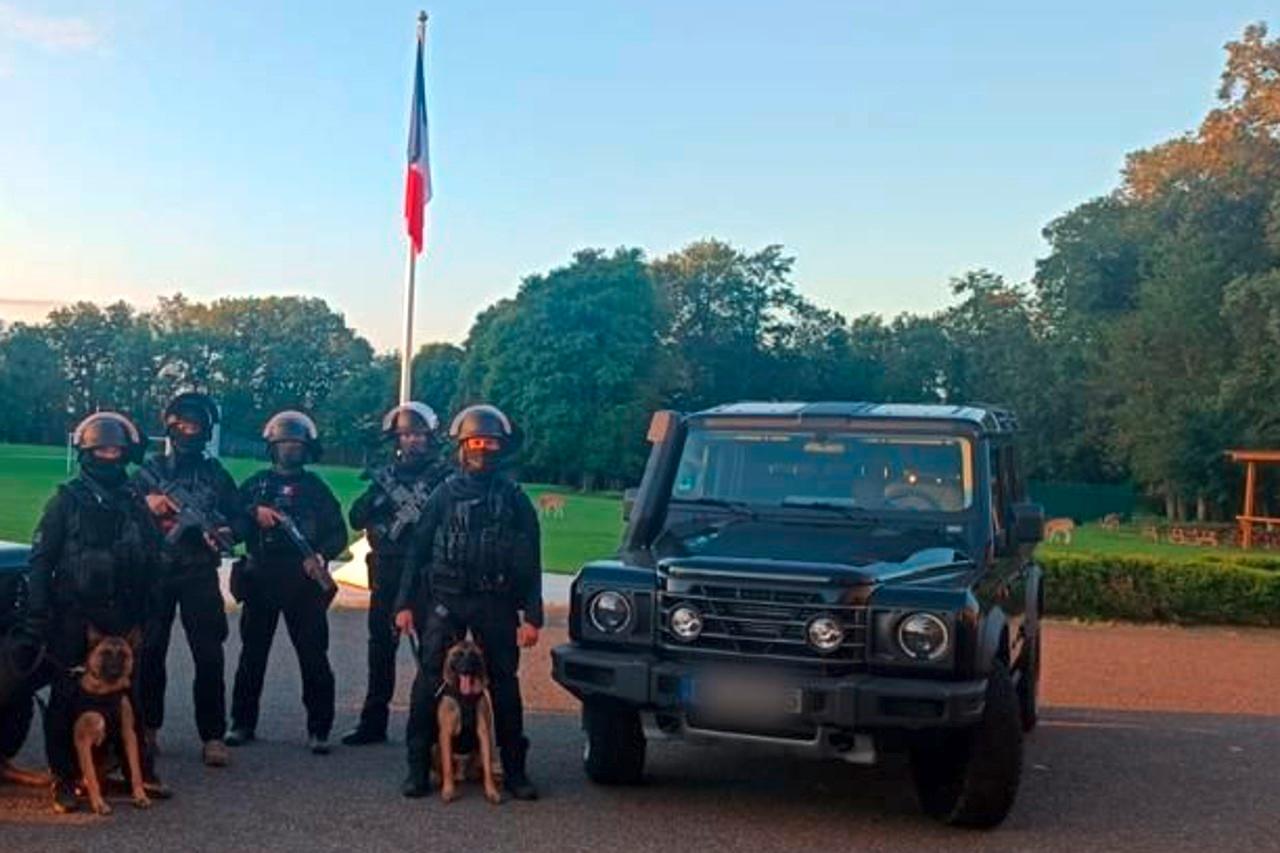 Photo 2 - Le RAID est une unité d'élite habituée aux terrains ...