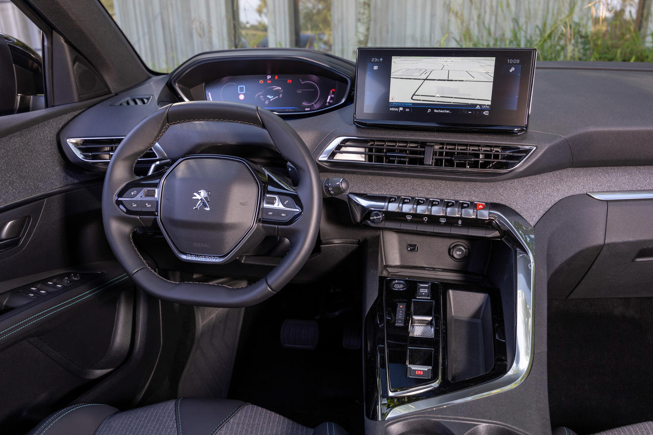 Peugeot 3008 Panoramic i-Cockpit. Quelles différences entre les ...