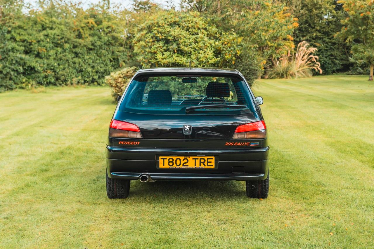 Photo 4 - La 306 Rallye est basée sur la GTI-6, équivalent britannique ...