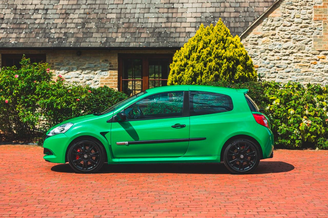 Photo 4 - La teinte de carrosserie se nomme Vert Alien. - La Renault ...