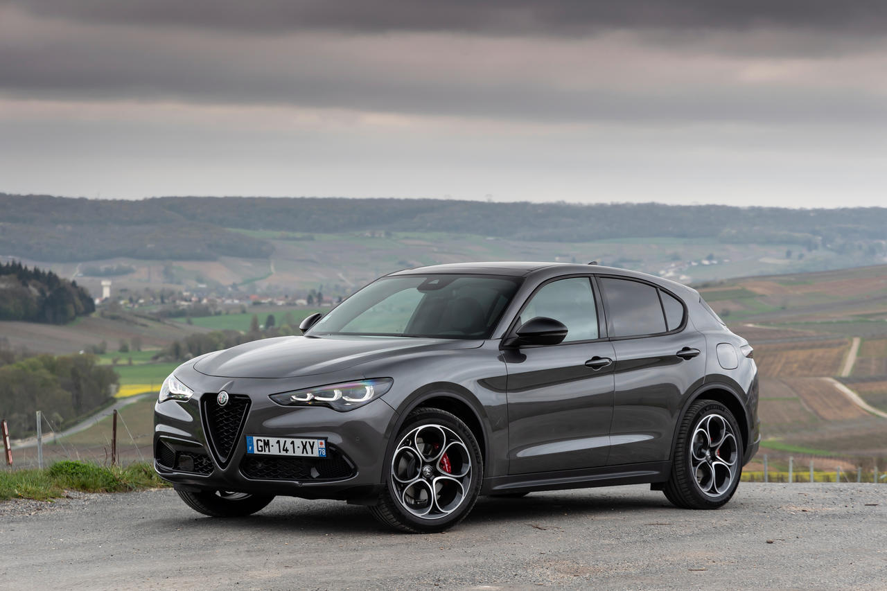 Photo 2 - Alfa Romeo Stelvio 2.0T 280 ch. Prix de vente : 60 450 à 72 ...