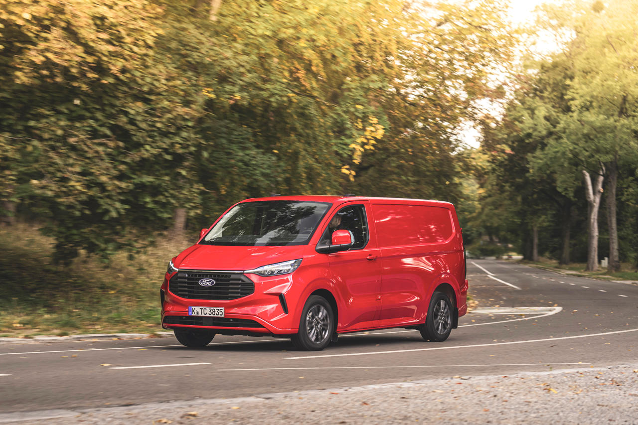 Essai Ford Transit Custom (2023). Nouvelle référence des fourgons compacts