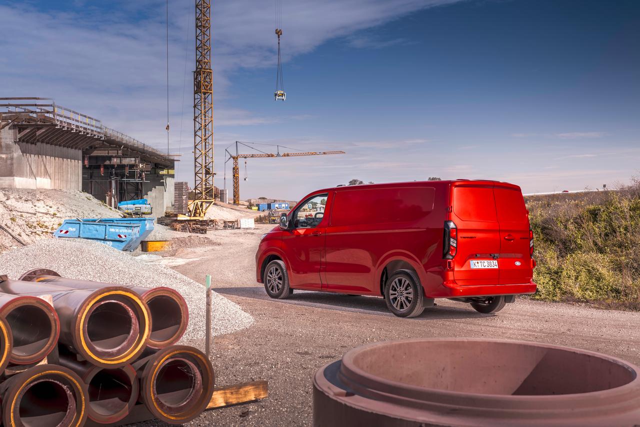 Essai Ford Transit Custom (2023). Nouvelle référence des fourgons compacts
