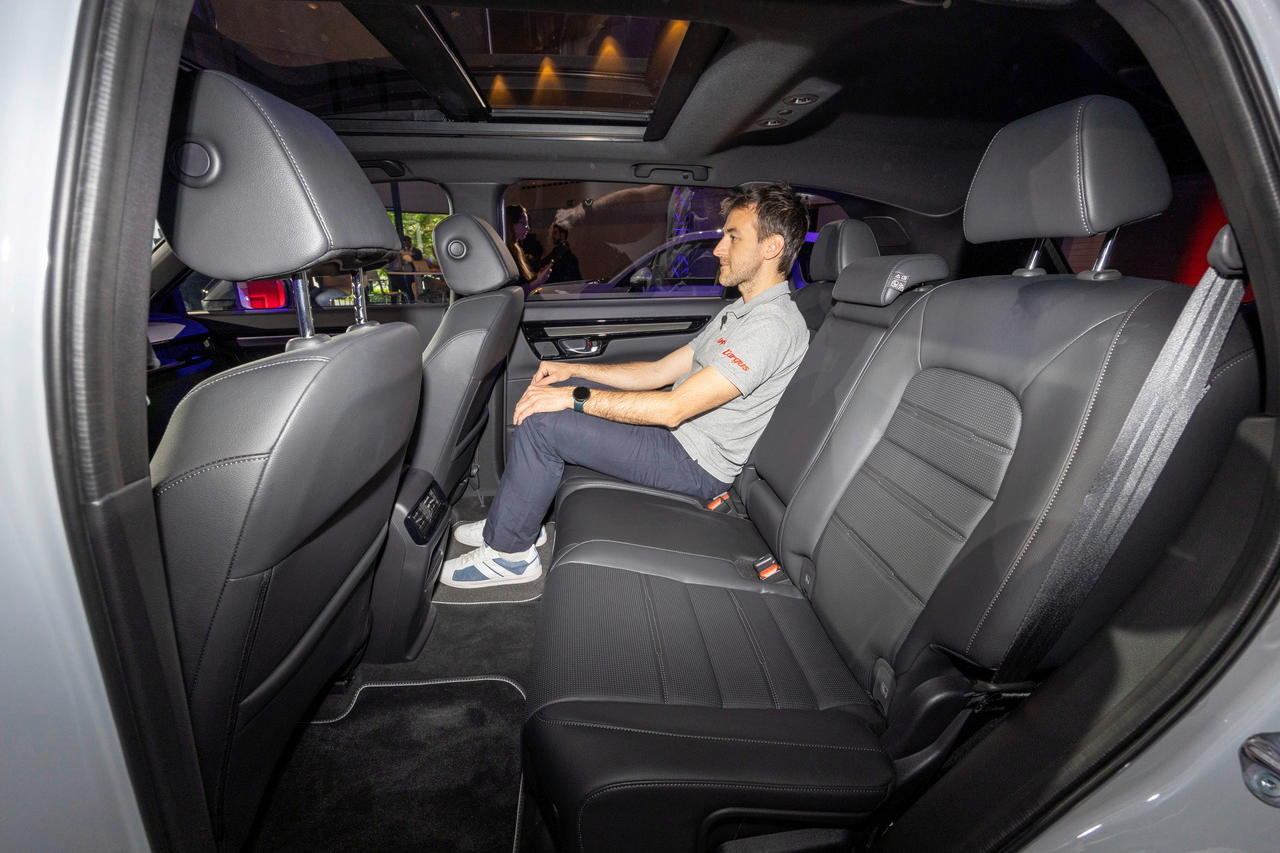 Photo 5 - La banquette arrière est chauffante et dotée de dossiers inclinables. - Honda CR-V HEV ...