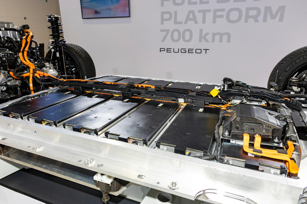 Photo 22 - Deux capacités de batterie seront proposées sur le E-3008 : 73 et 98 kWh, pour une ...