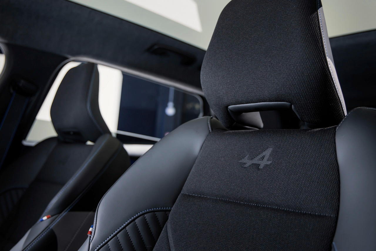 Photo 8 - renault scénic électrique esprit alpine sieges recyclage ...